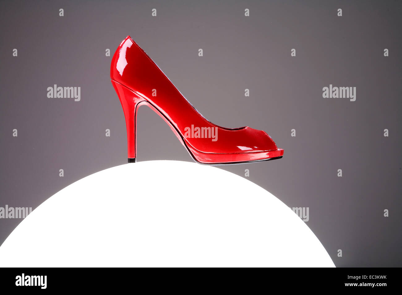Talon rouge Banque de photographies et d’images à haute résolution - Alamy