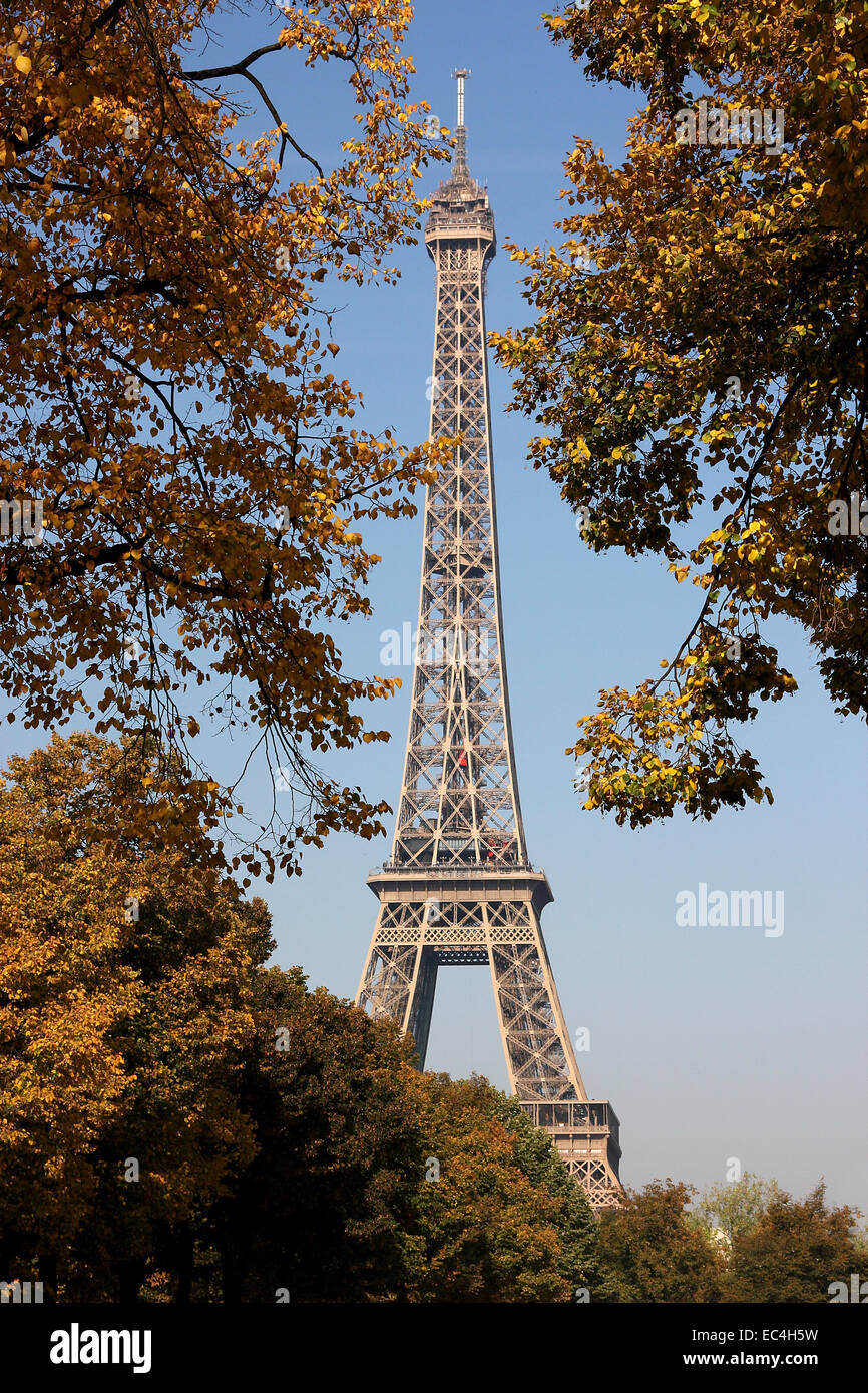 Paris eiffel tower tour eiffel steel rivets Banque de photographies et ...