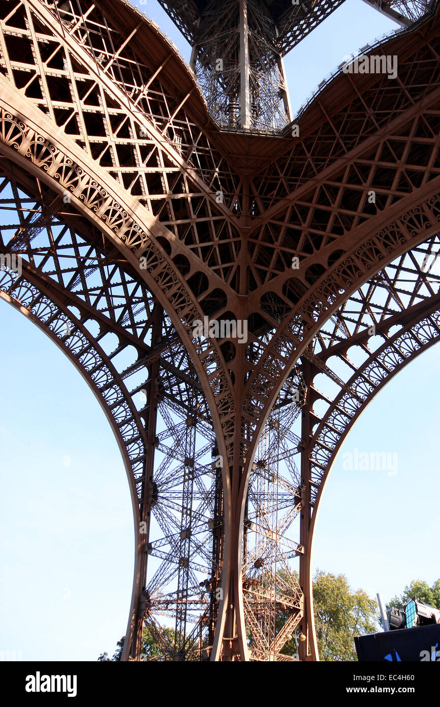 Paris eiffel tower tour eiffel steel rivets Banque de photographies et ...