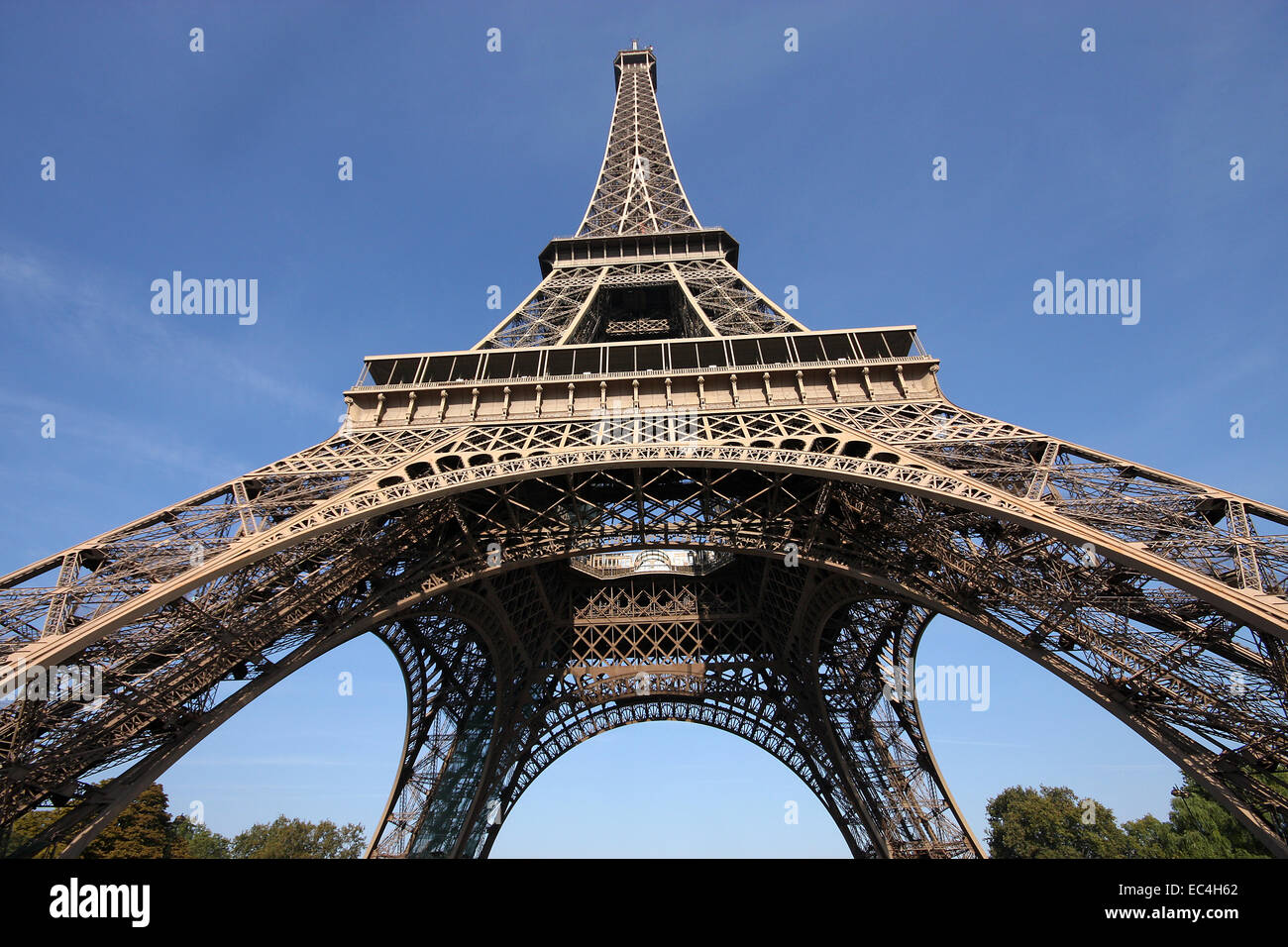 Paris eiffel tower tour eiffel steel rivets Banque de photographies et ...