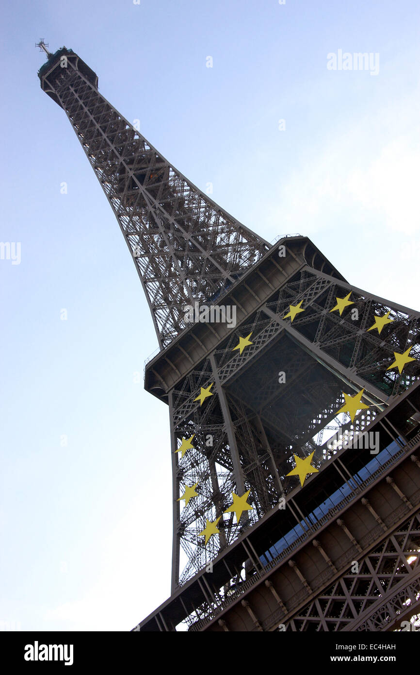 Paris eiffel tower tour eiffel steel rivets Banque de photographies et ...