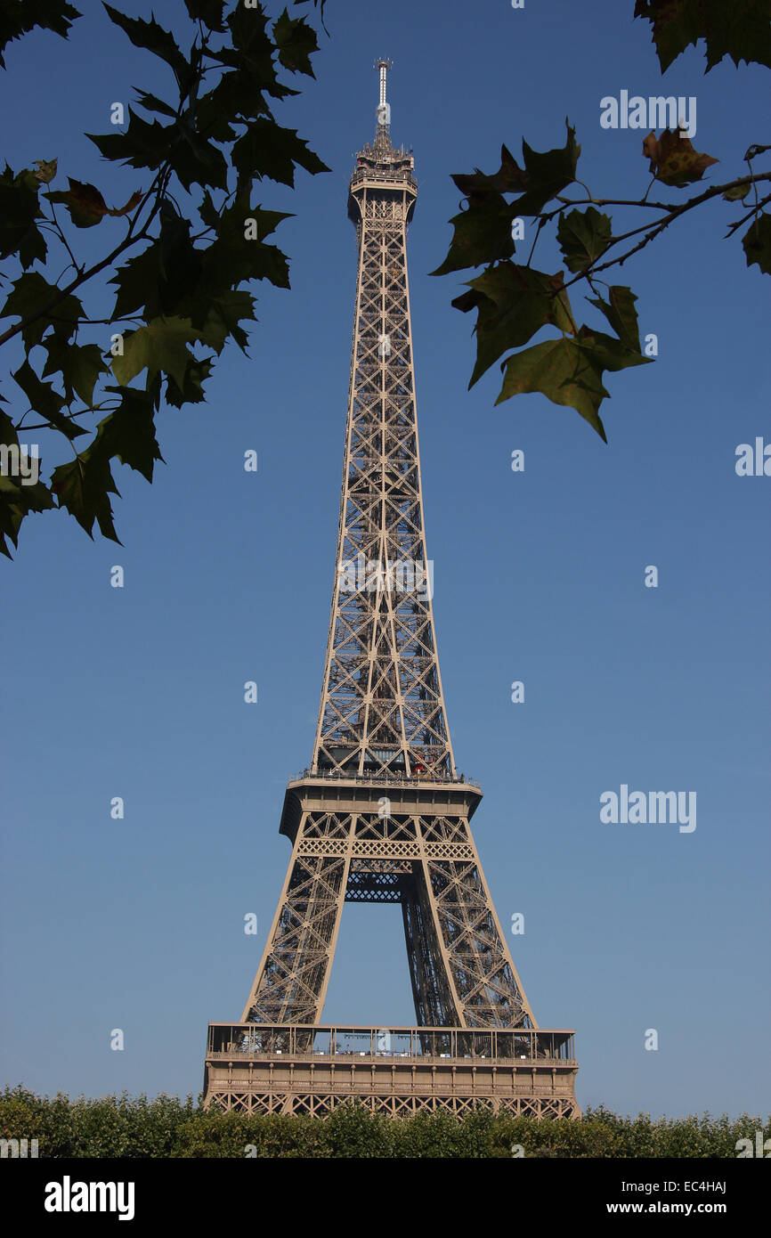 Paris eiffel tower tour eiffel steel rivets Banque de photographies et ...
