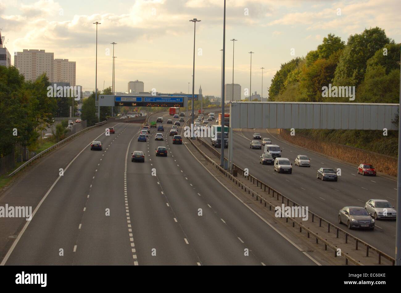 Panneau de signalisation de l'autoroute m8 Banque de photographies et d ...