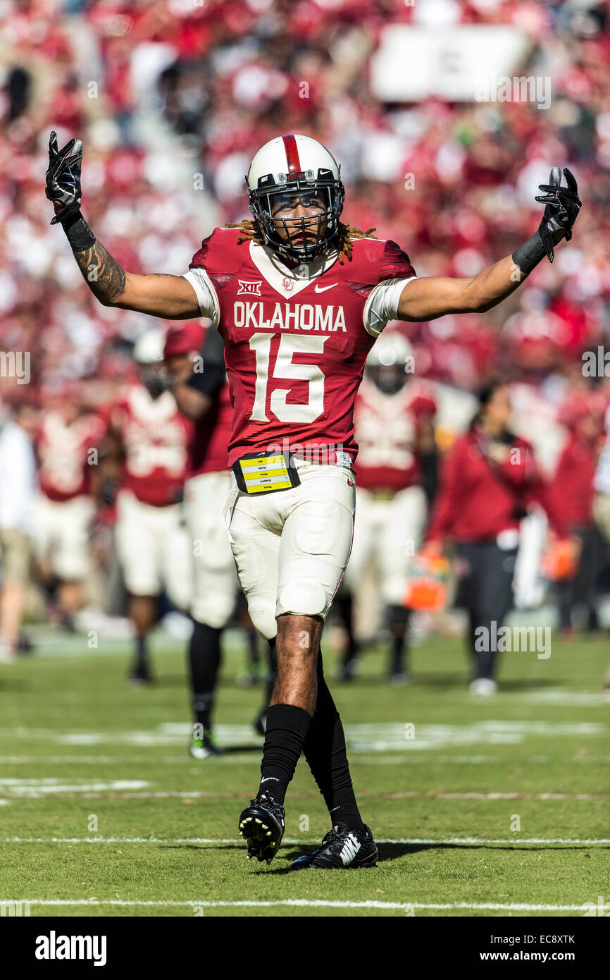 8 novembre 2104 : Oklahoma Sooners Zack évoluait Sanchez (15) au cours ...