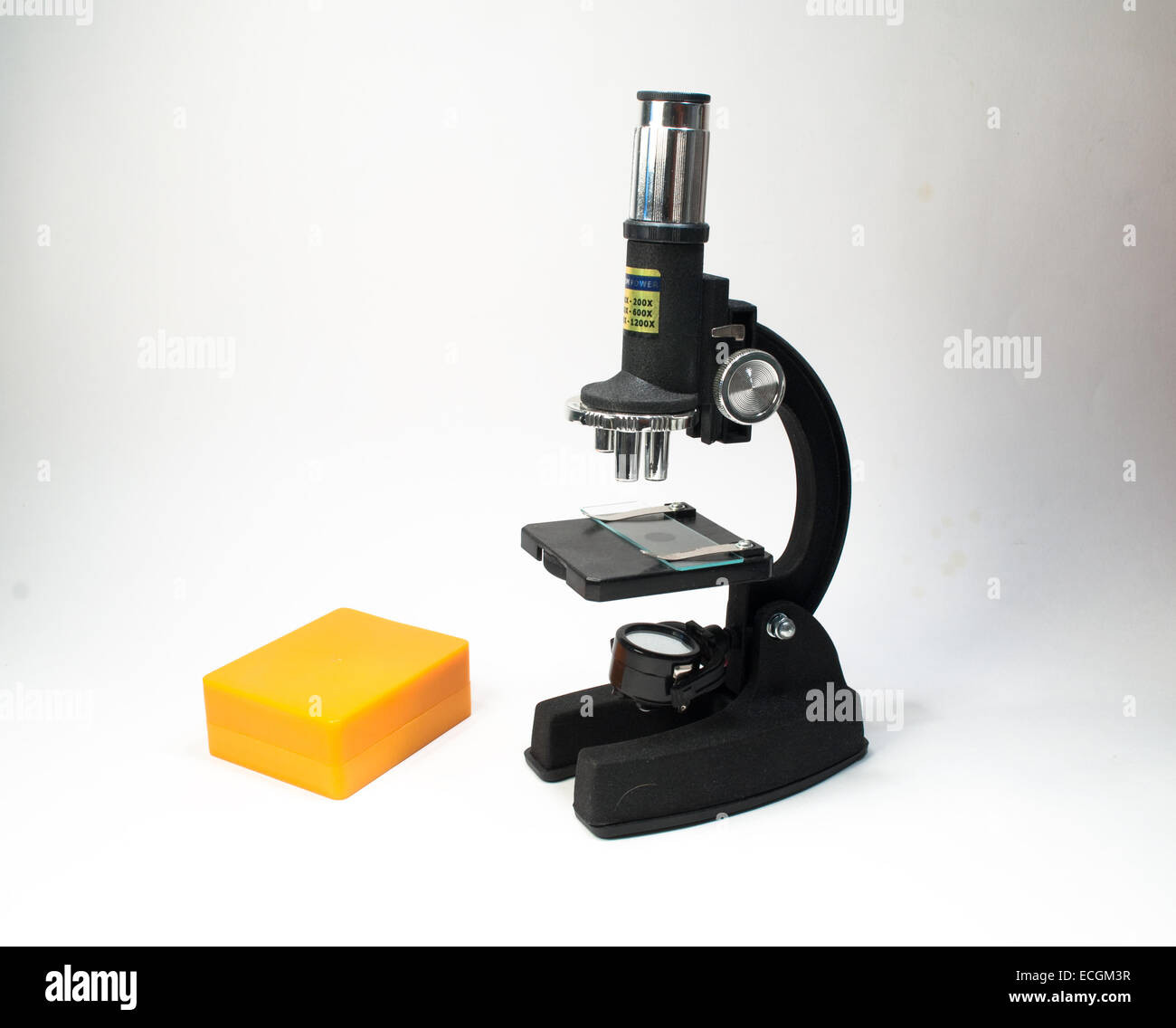 Microscope optique dans un laboratoire Banque de photographies et d ...