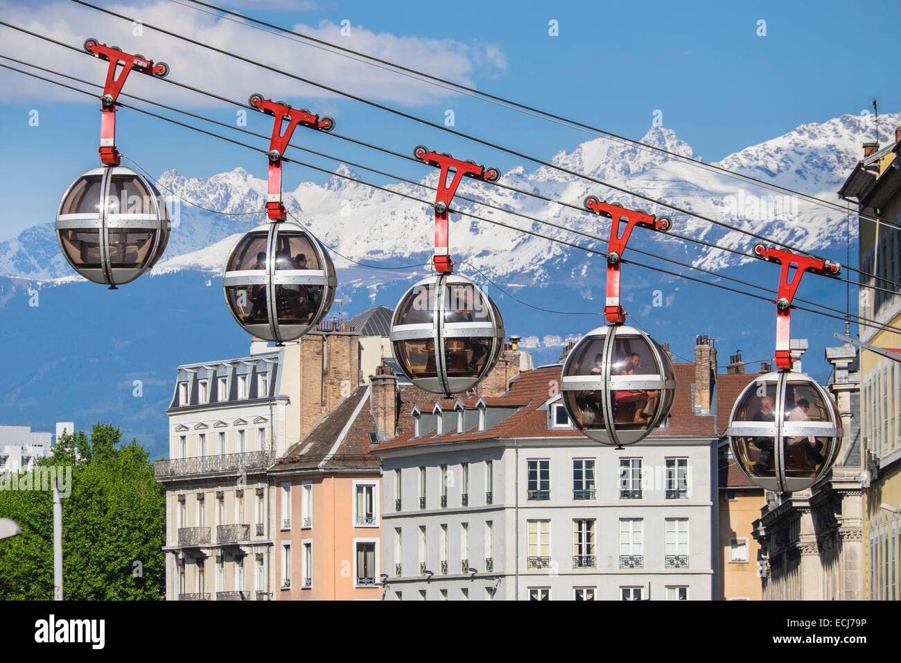 France, Isère, Grenoble, le téléphérique de la Bastille ou les bulles ...