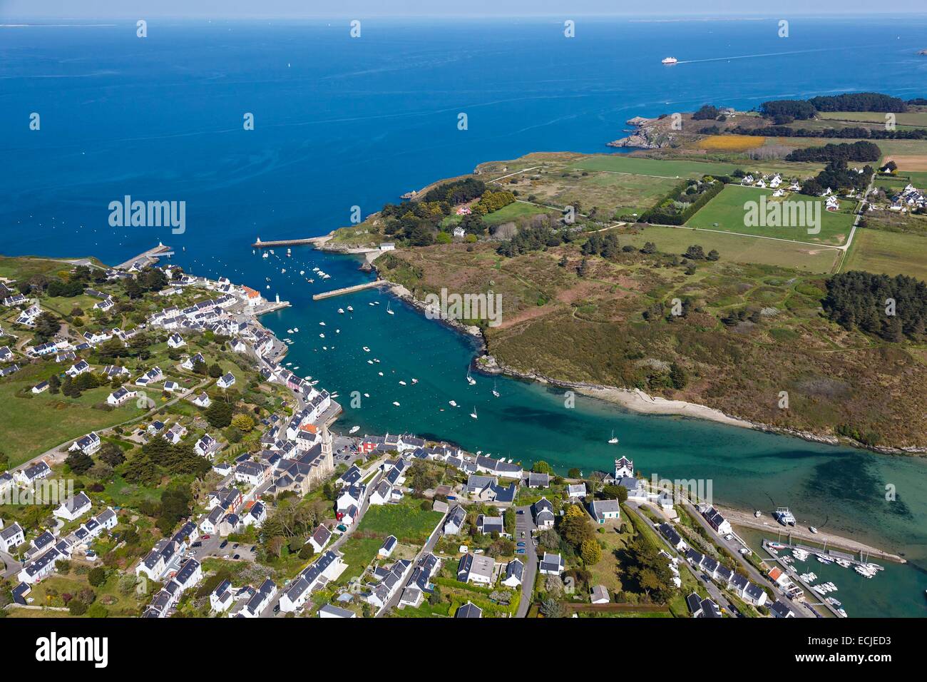 France, Morbihan, Belle Ile en Mer, Sauzon, le village (vue aérienne ...