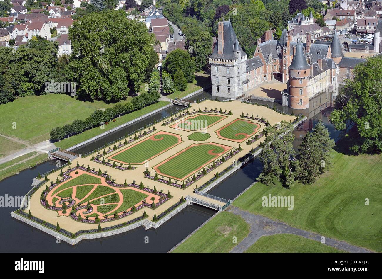 En France, en Eure-et-Loir, Mantenon, le château de Maintenon et ses ...