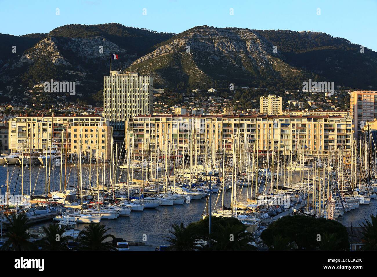 Vieux port de toulon Banque de photographies et d’images à haute ...