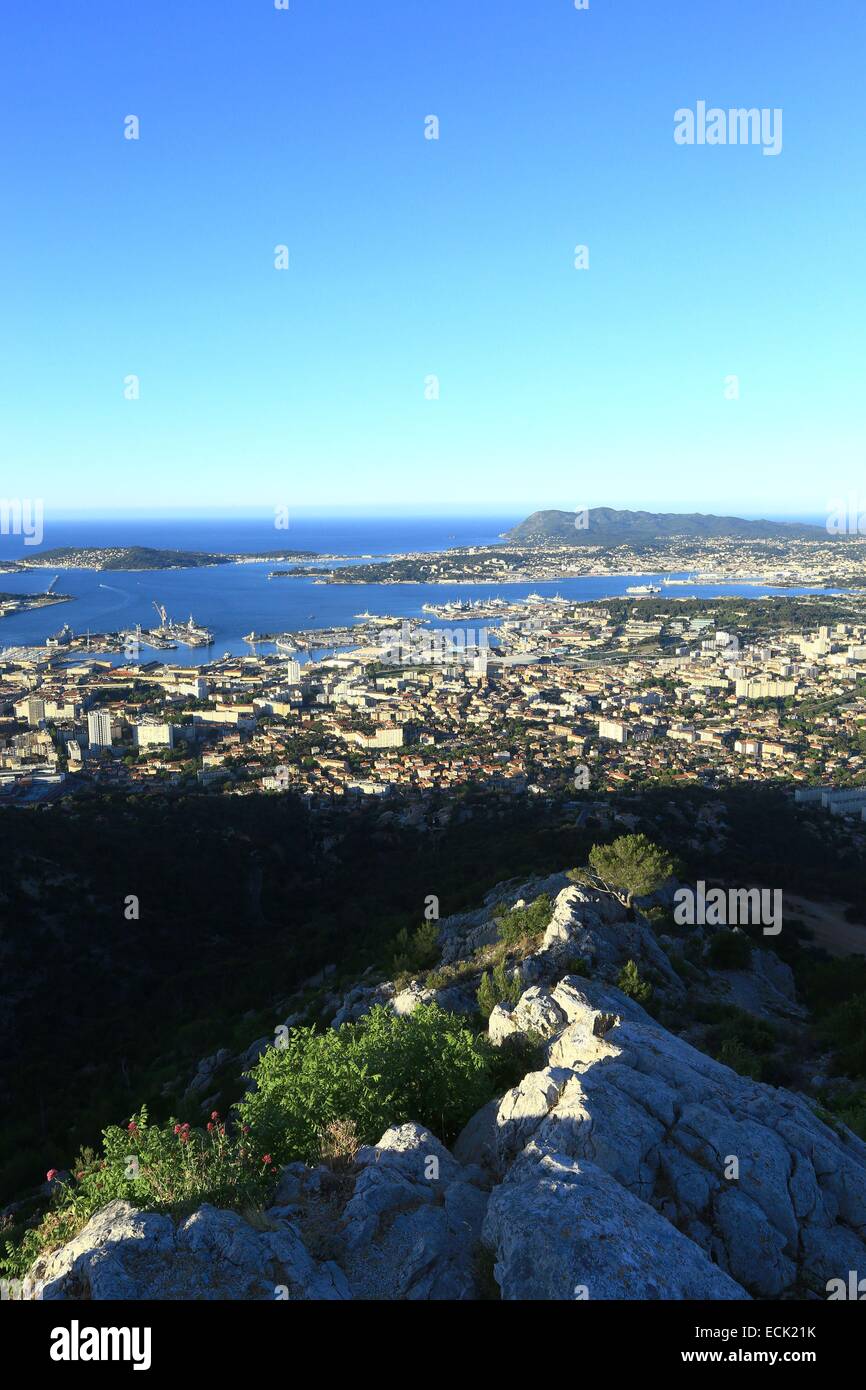 La France, Var, Toulon, port de Mont Faron, la presqu'île de Saint ...