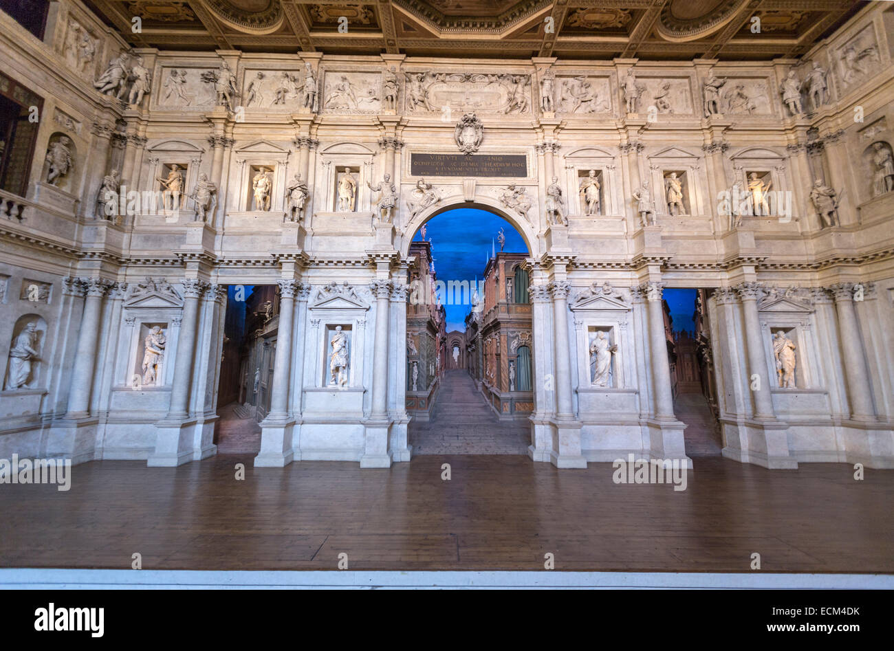 Teatro olimpico andrea palladio Banque de photographies et d’images à ...