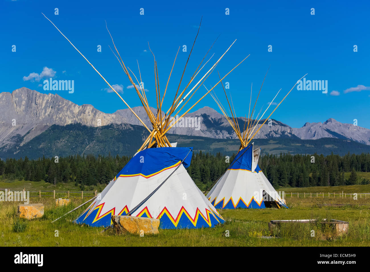 Tepee native american tent indian tepee Banque de photographies et d ...