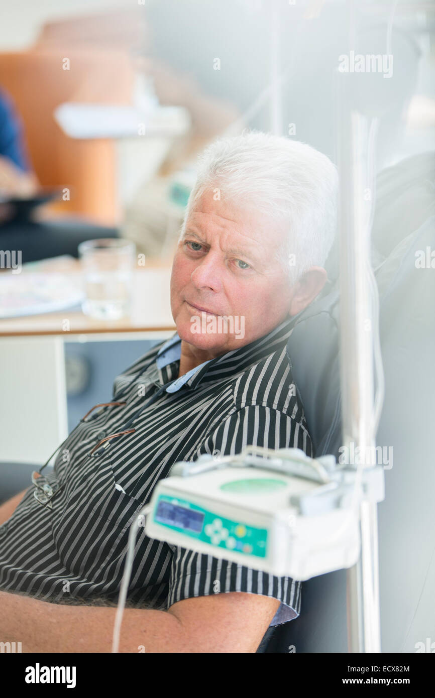 Perfusion intraveineuse à l'hôpital Banque de photographies et d’images ...