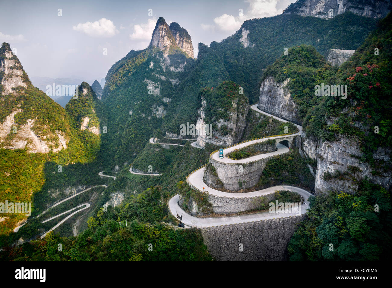 Route Sinueuse Montagne Banque d'image et photos - Alamy