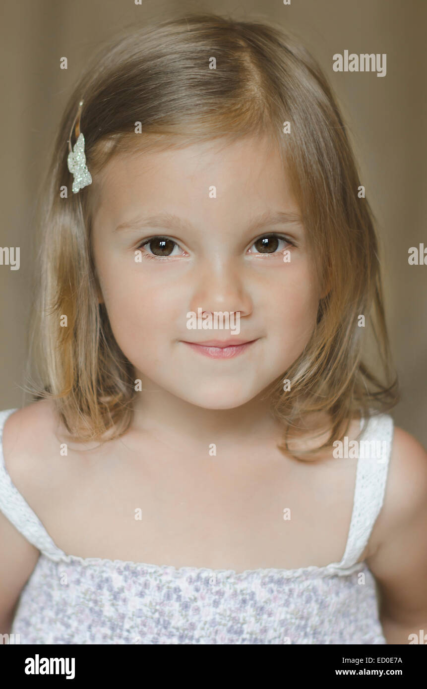 Des petites filles Banque de photographies et d’images à haute ...