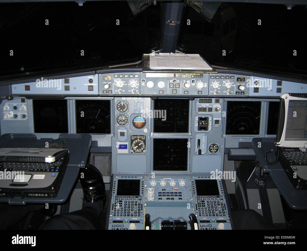 Instrument panel cockpit airbus a320 Banque de photographies et d ...