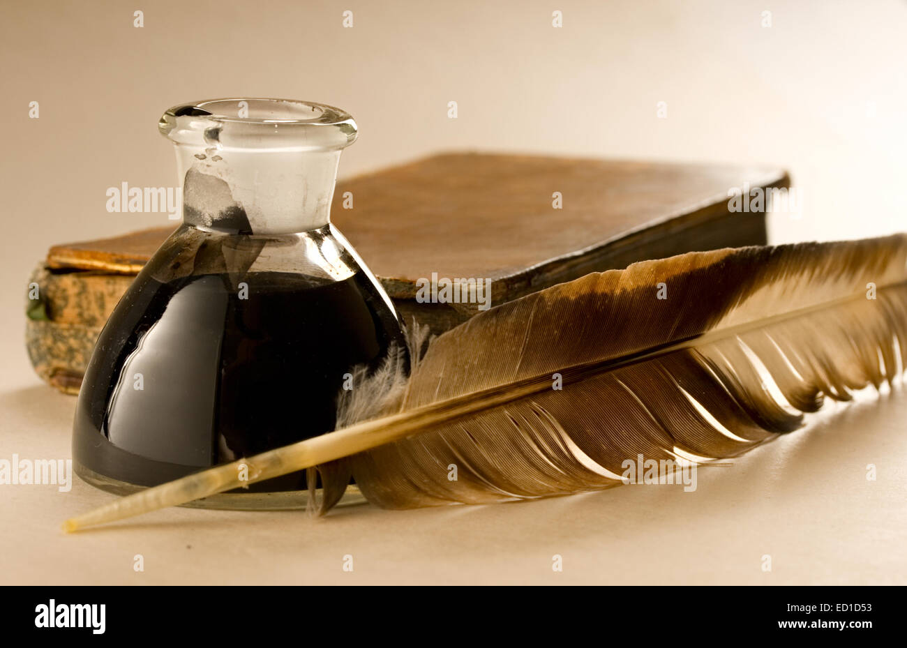 Une plume et un encrier Banque de photographies et d’images à haute ...