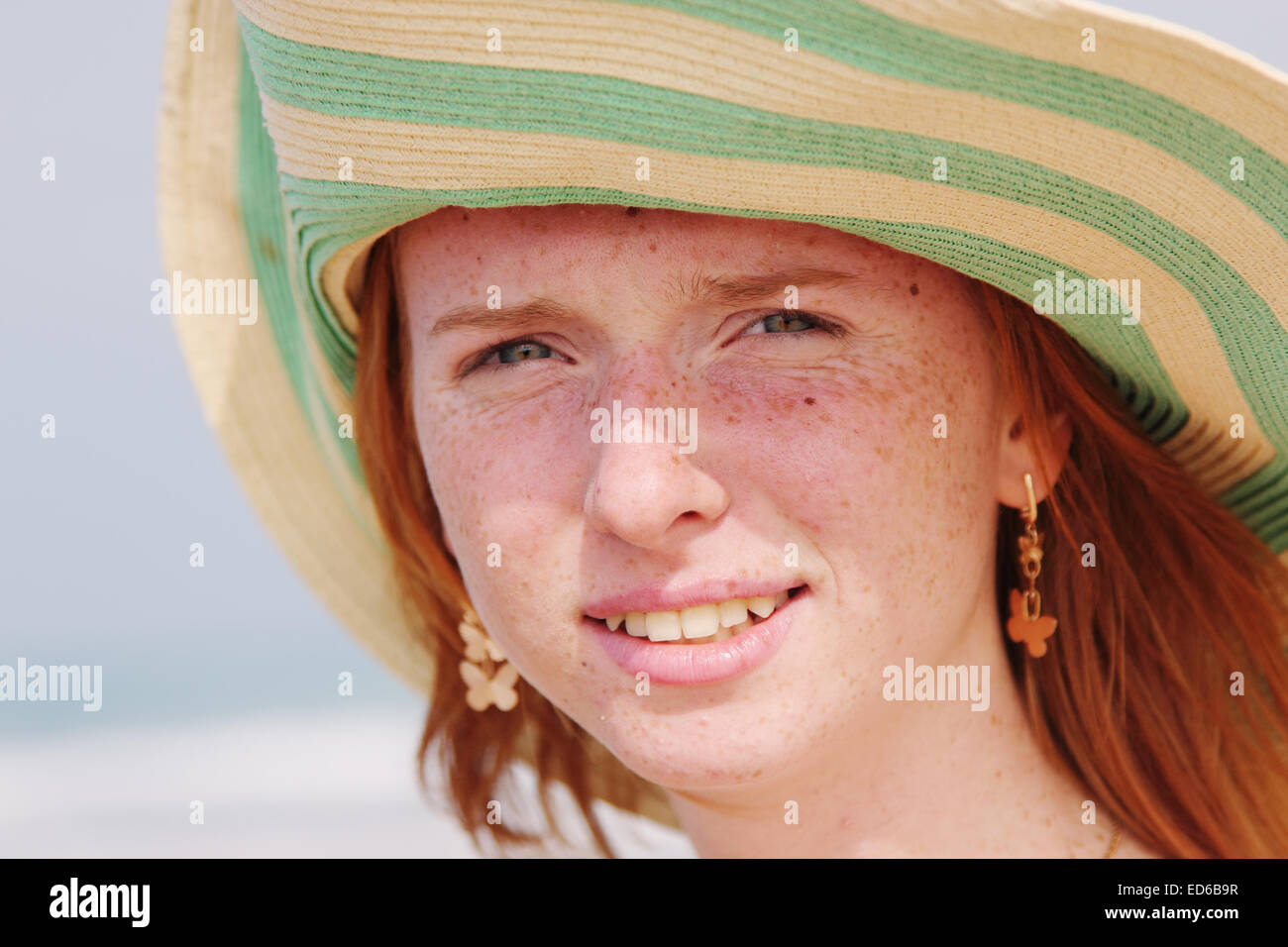 Fille rousse Banque de photographies et d’images à haute résolution - Alamy