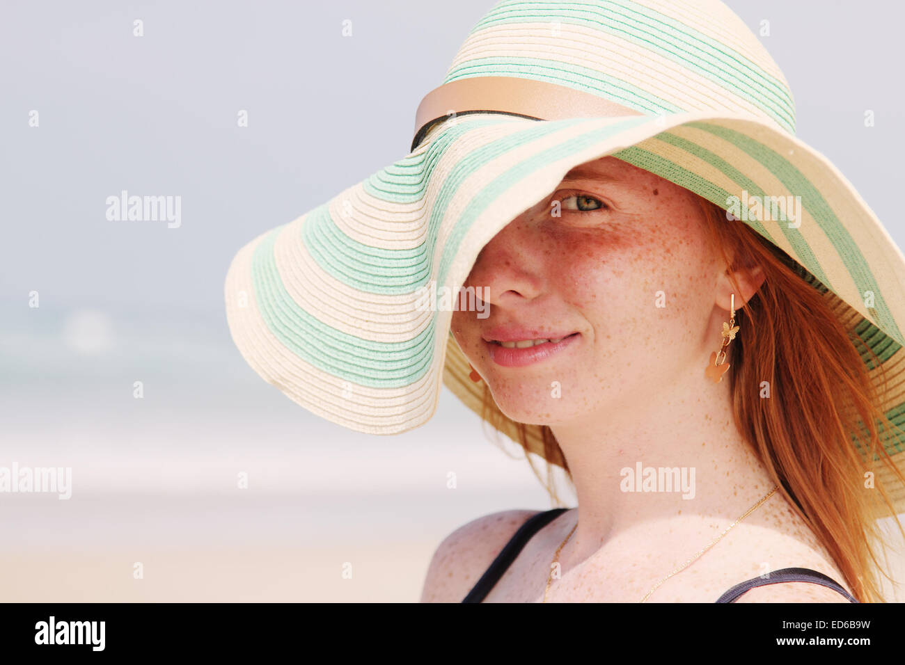 Fille rousse Banque de photographies et d’images à haute résolution - Alamy