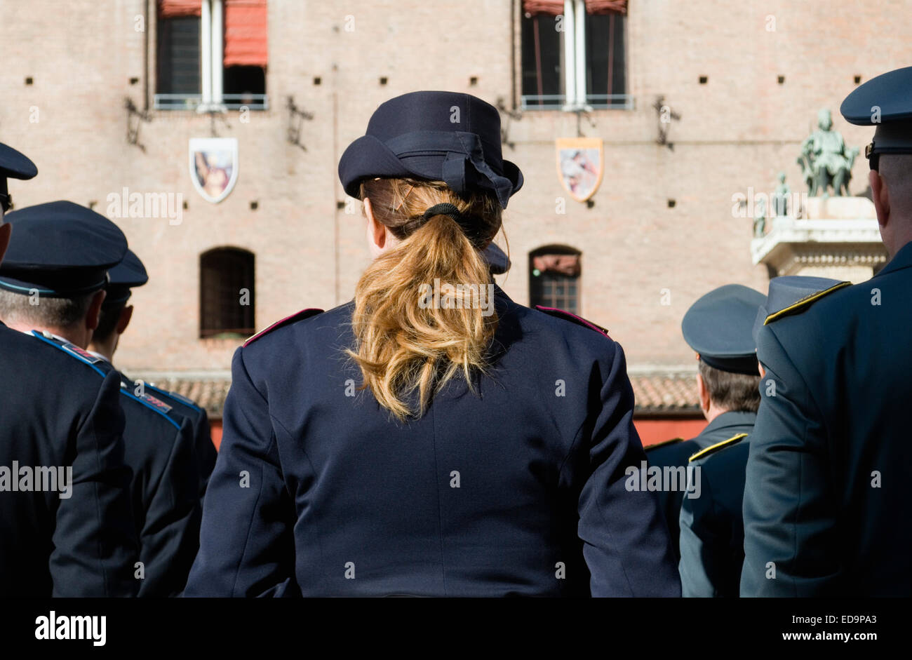 Italian police uniform woman Banque de photographies et d’images à ...