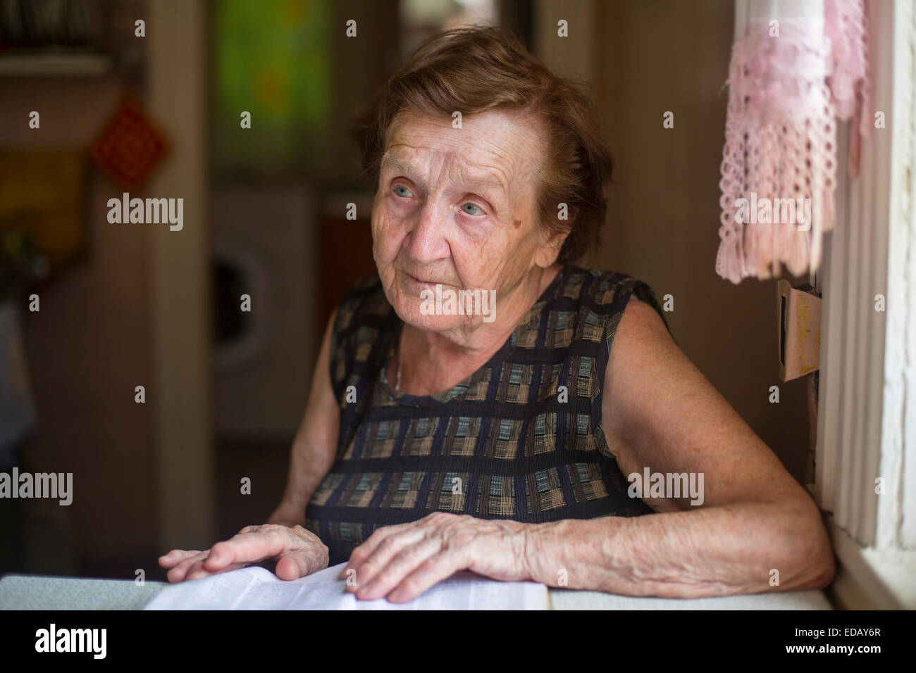 Très vieilles femmes Banque de photographies et d’images à haute résolution - Alamy