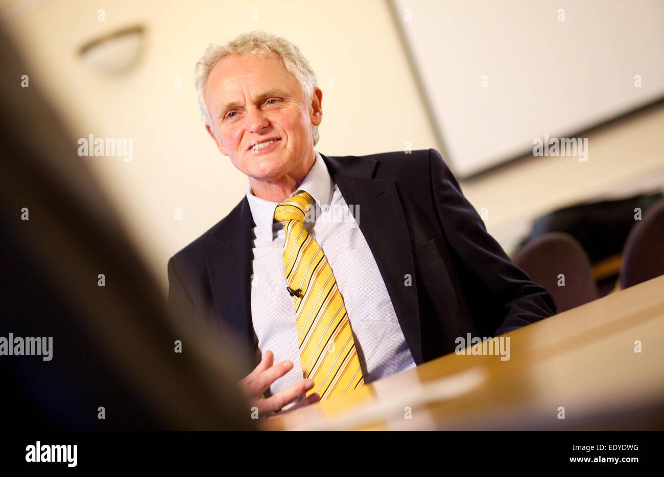 Dr steve peters discutant en interview Banque de photographies et d ...