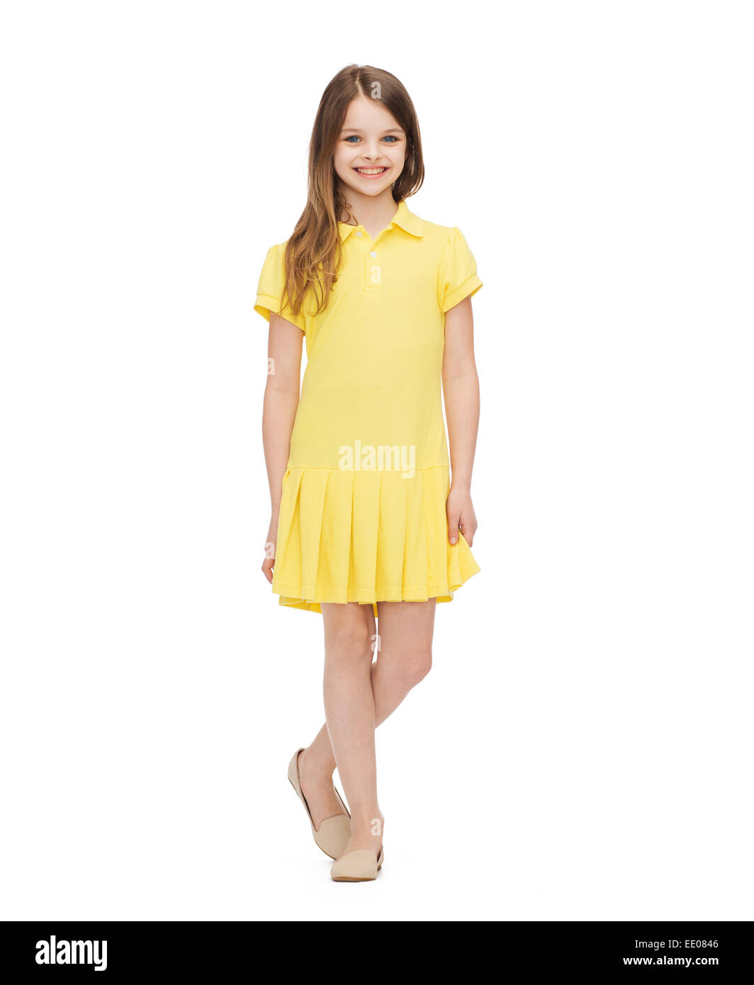 Mignonne petite fille en robe Banque d'images détourées - Alamy