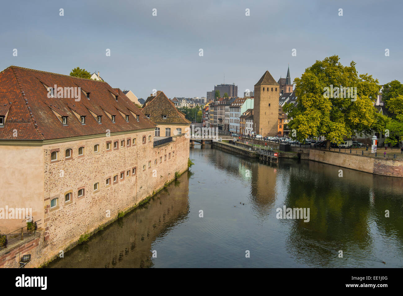 Barrage Vauban, ancienne ville fortifications sur la rivière Ill ...