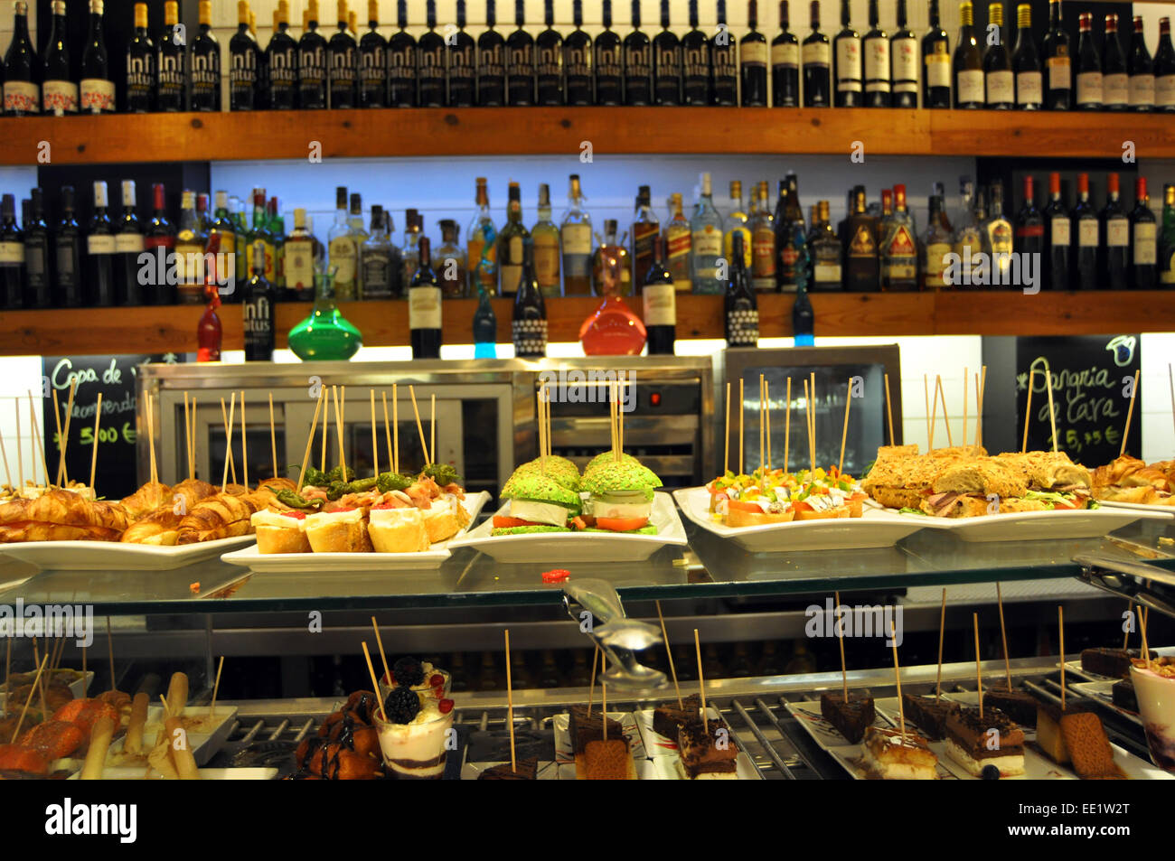 Barcelona tapas bar Banque de photographies et d’images à haute ...