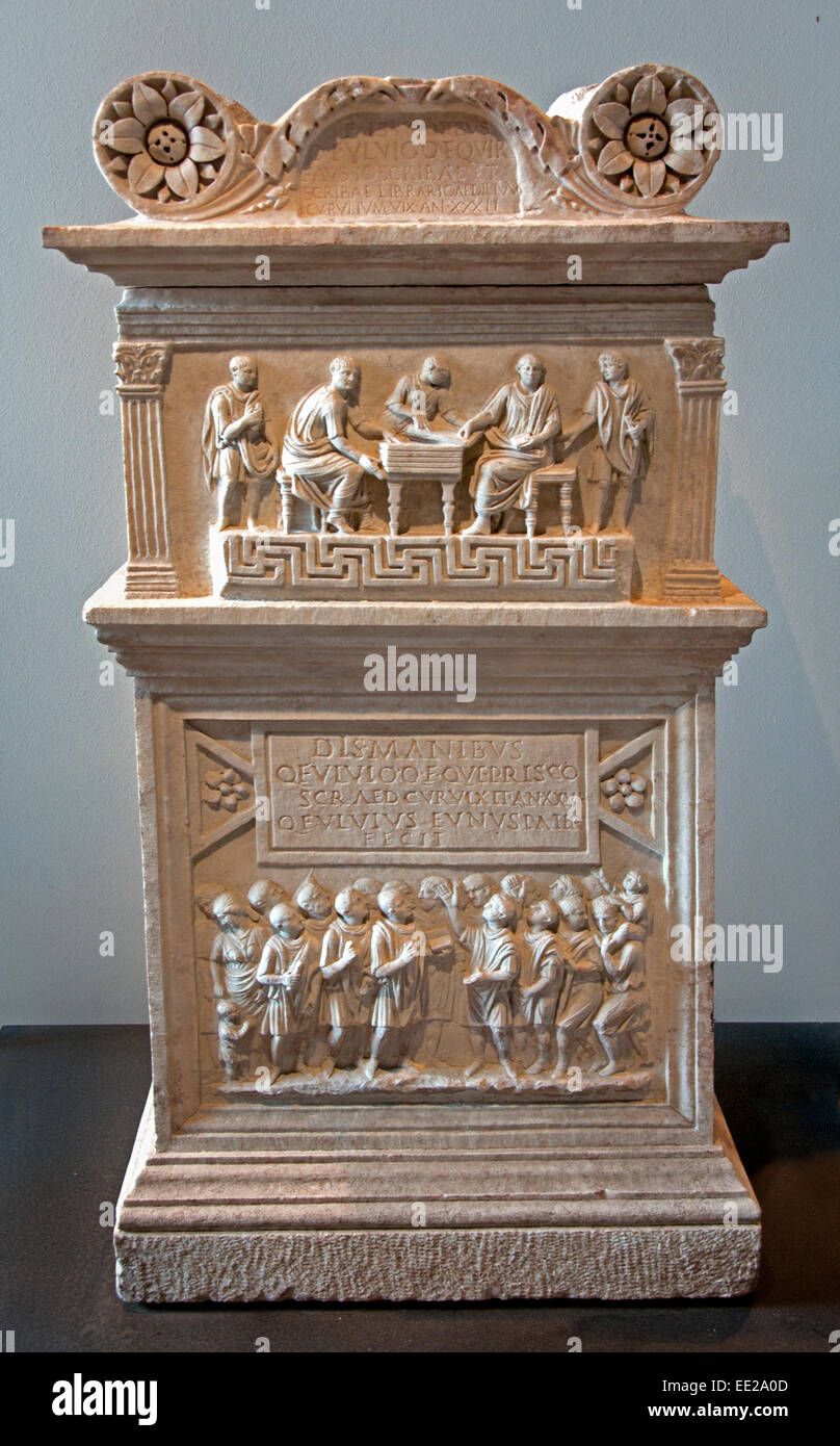 Autel des scribes de Rome, necroplis de la Via di Porta San Sebastino ...