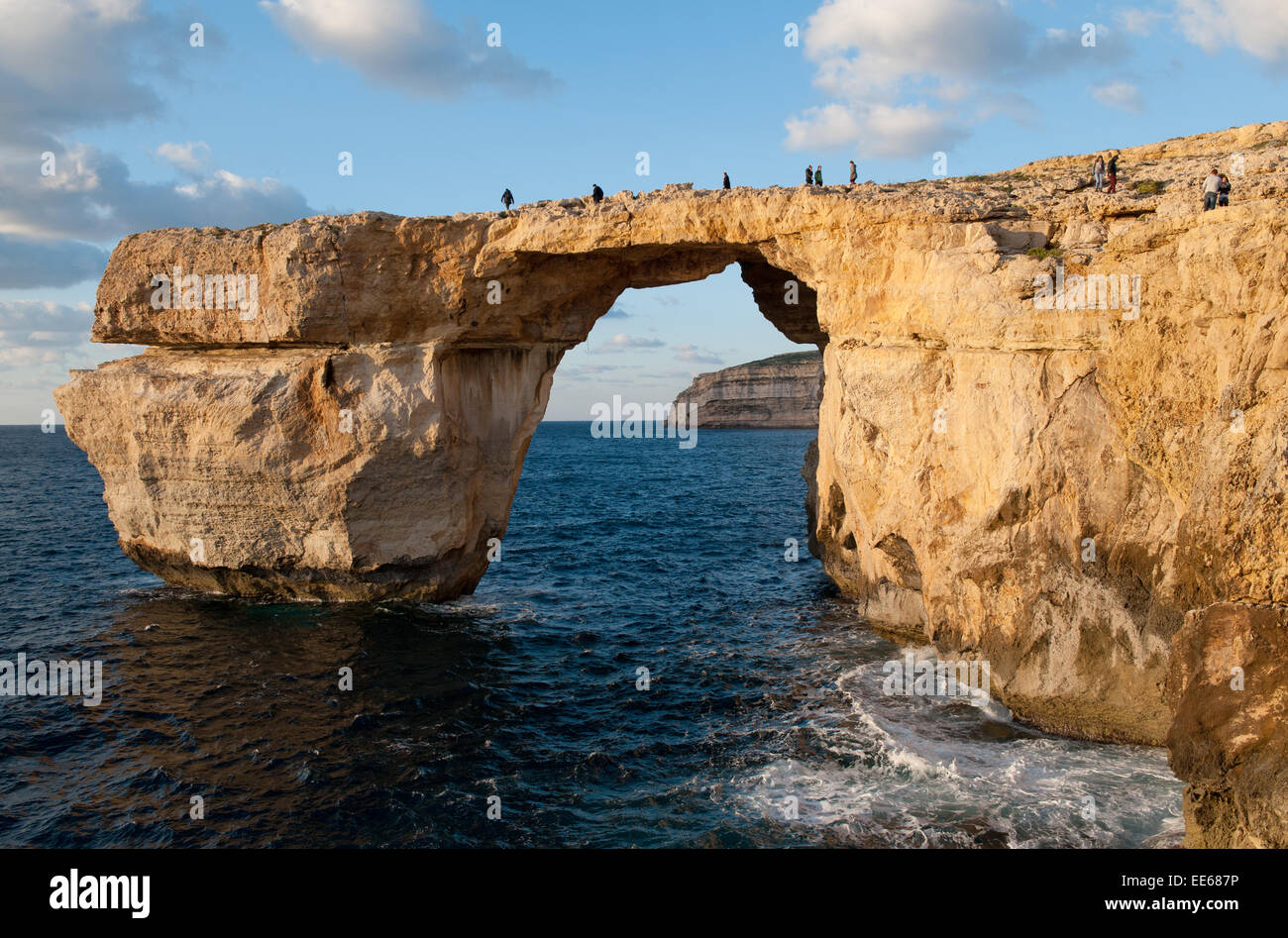 Fenêtre d'azur, célèbre arche de pierre de l'île de Gozo au soleil en ...