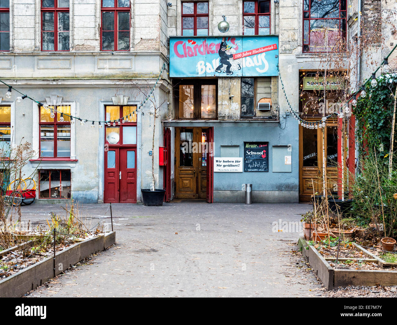 Clärchens Ballhaus, salle de bal, salle de danse et un restaurant dans ...