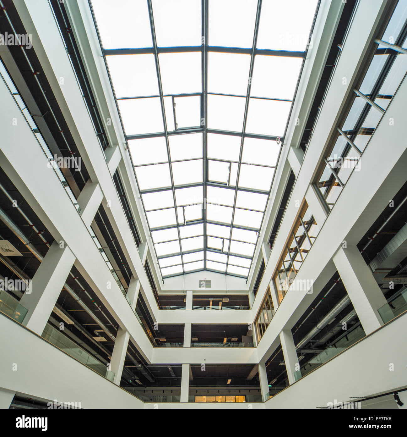 Toit atrium en verre Banque de photographies et d’images à haute ...