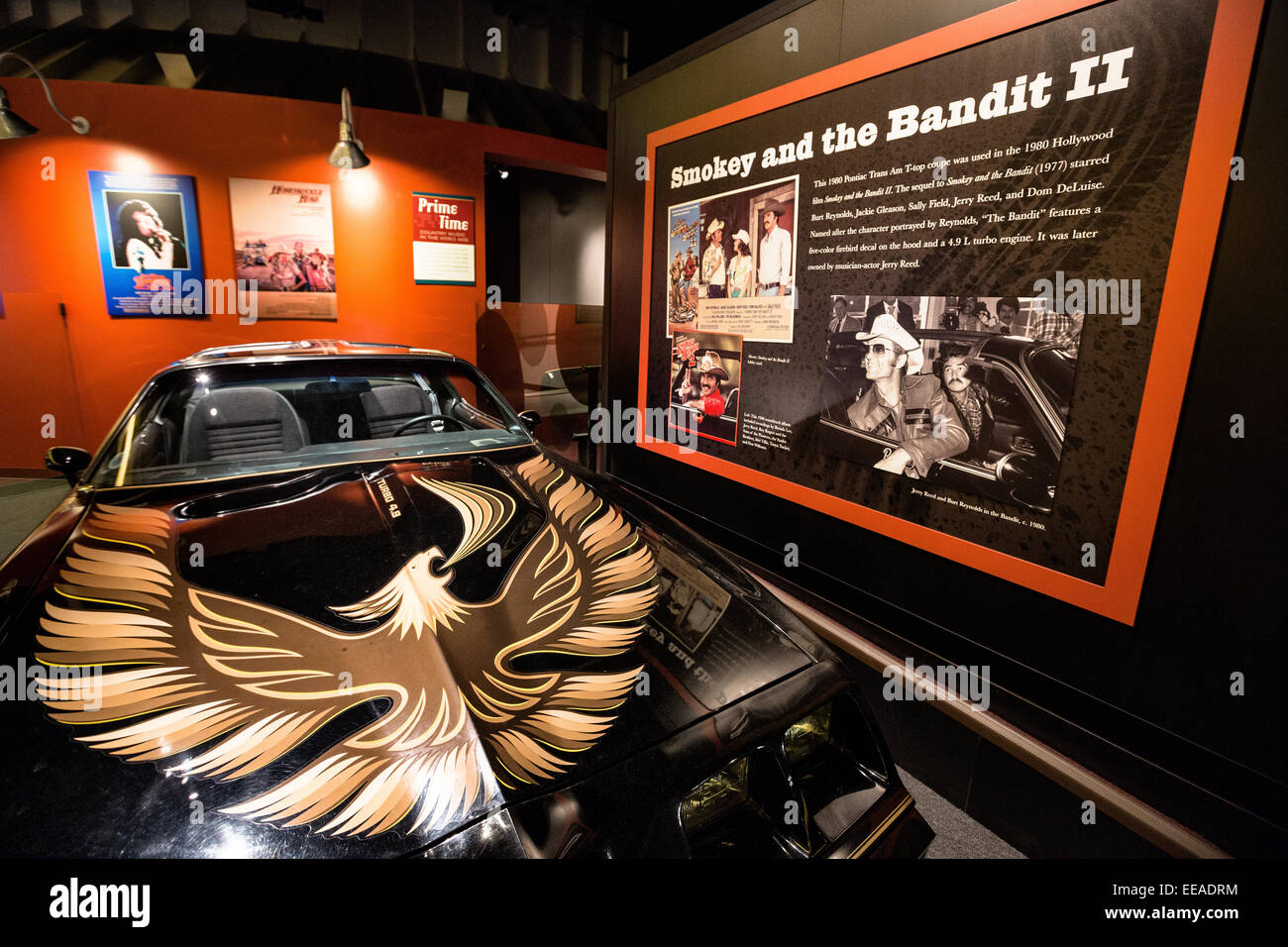 Pontiac Trans Am administré par Burt Reynolds dans le film fumé et le ...