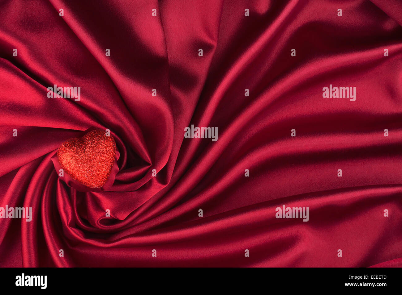Tissu drapé rouge Banque de photographies et d’images à haute ...