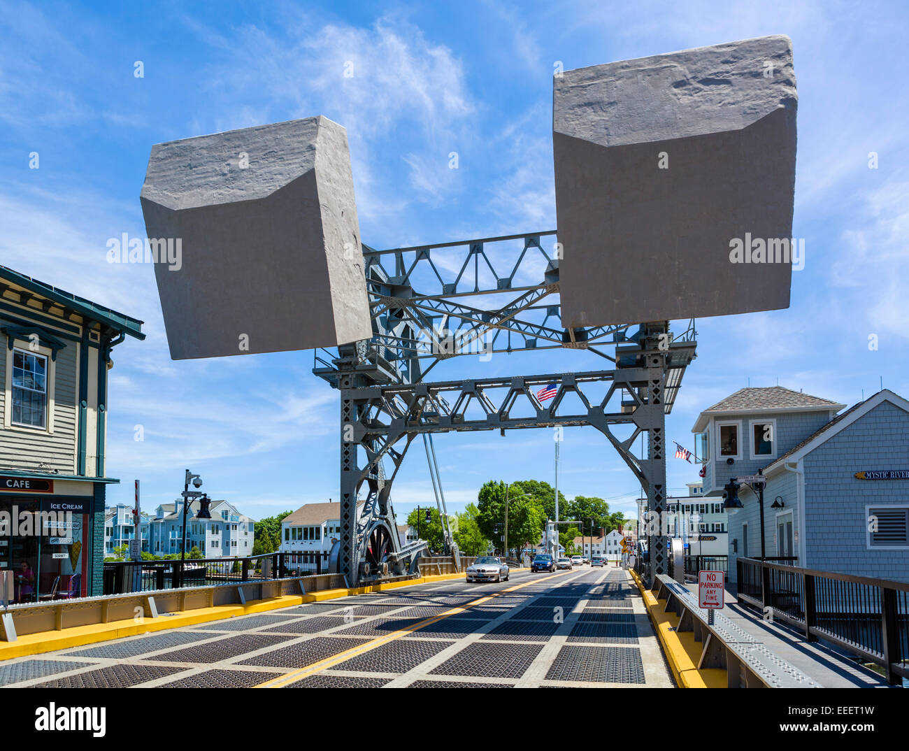 La Mystic River Bascule Bridge (pont-levis) sur la rue Main, au centre ...