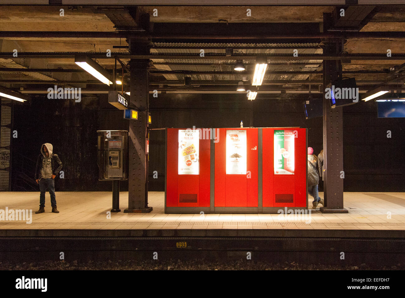 Paris metro vending machine Banque de photographies et d’images à haute ...