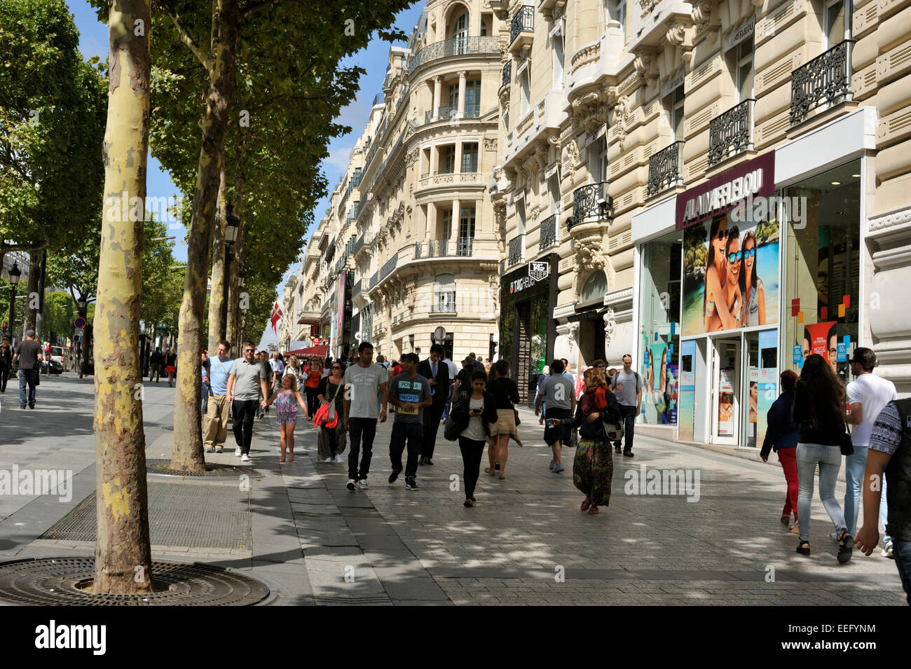 Champs Elysees Shops Banque d'image et photos - Alamy