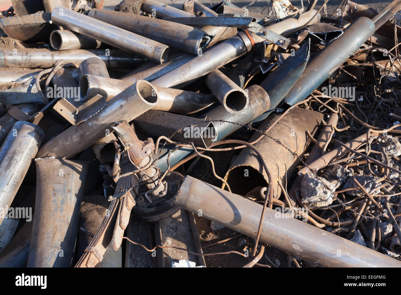 Tuyau de ferraille en acier Banque de photographies et d’images à haute ...
