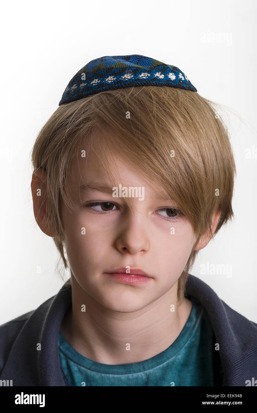Unhappy blond jewish boy Banque de photographies et d’images à haute ...