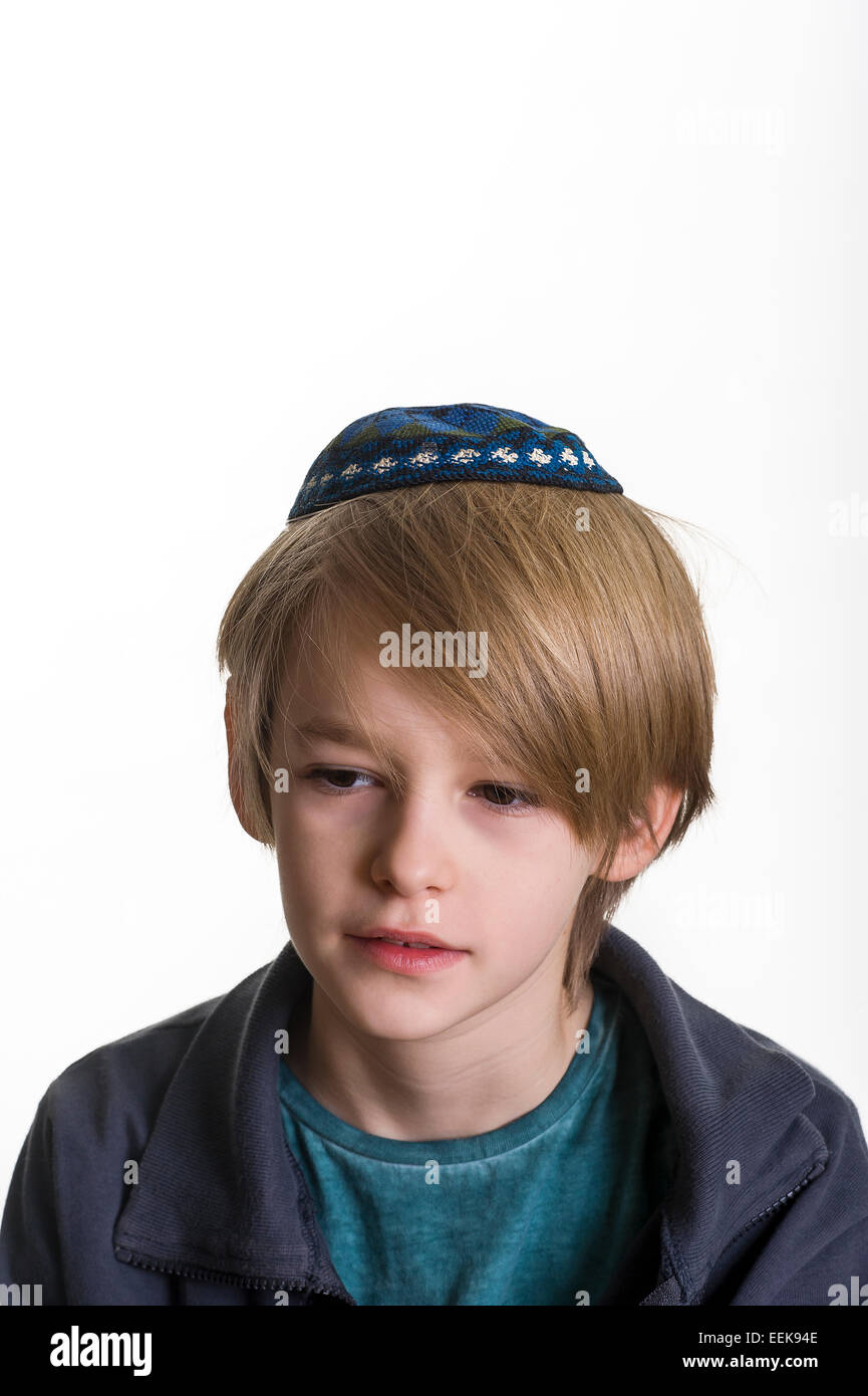 Unhappy blond jewish boy Banque de photographies et d’images à haute ...
