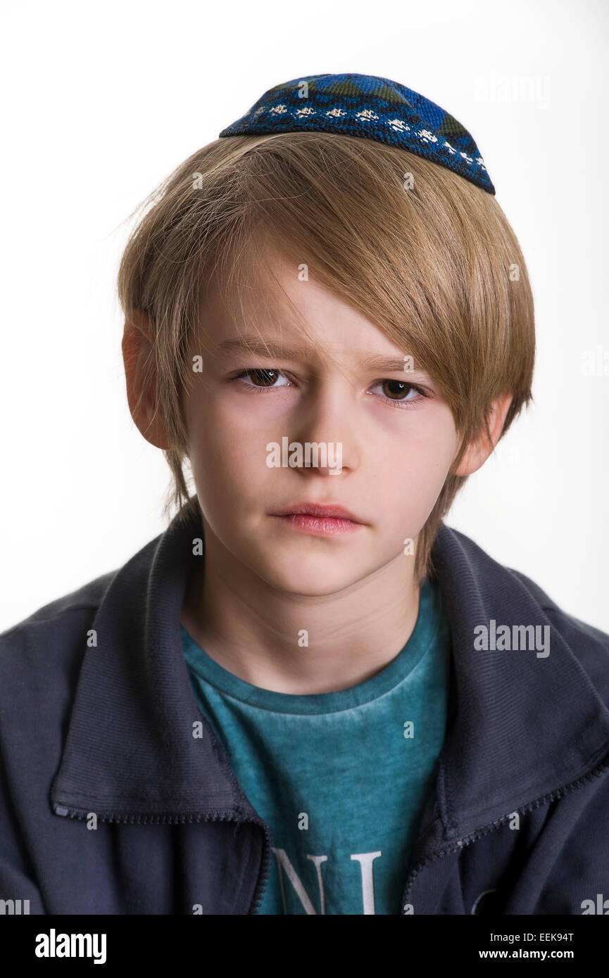 Unhappy blond jewish boy Banque de photographies et d’images à haute ...