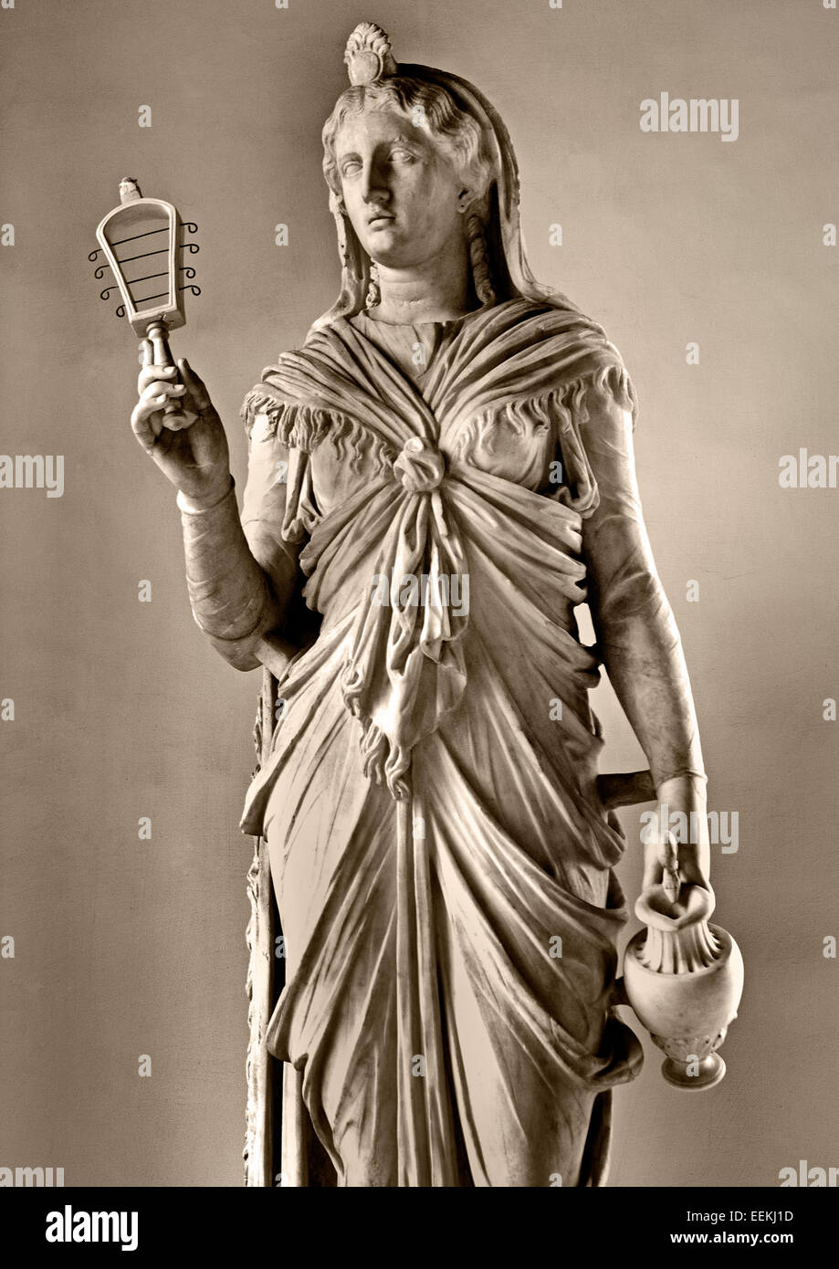 Statue d'Isis (déesse égyptienne de la santé, le mariage, et de l'amour ...