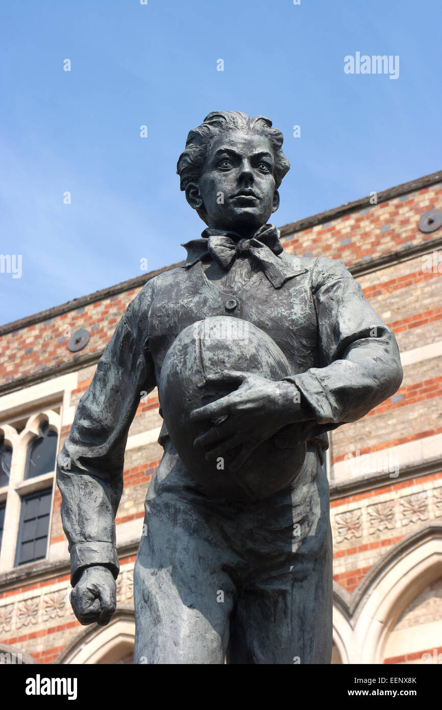 Statue of william webb ellis Banque de photographies et d’images à ...