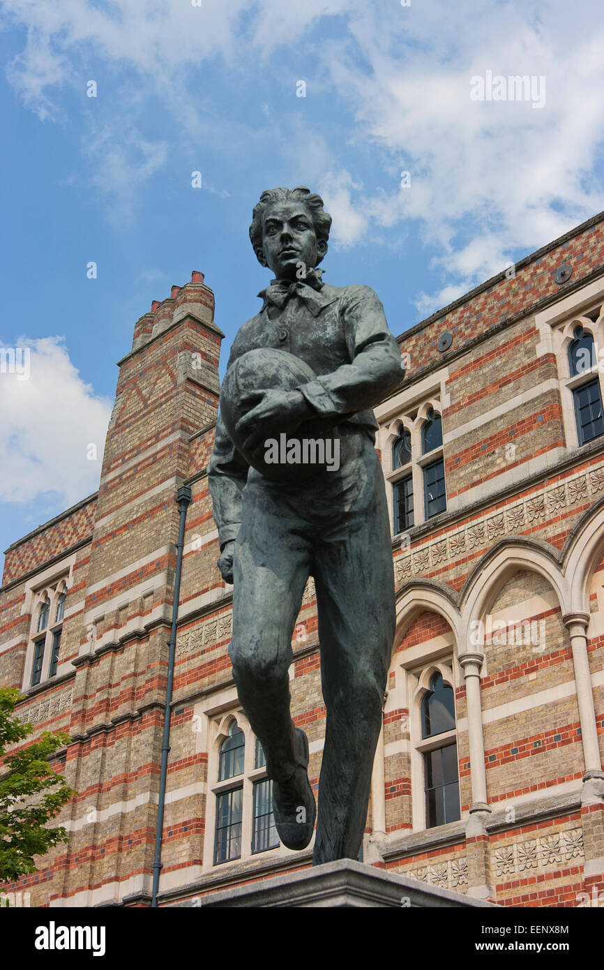 Statue of william webb ellis Banque de photographies et d’images à ...