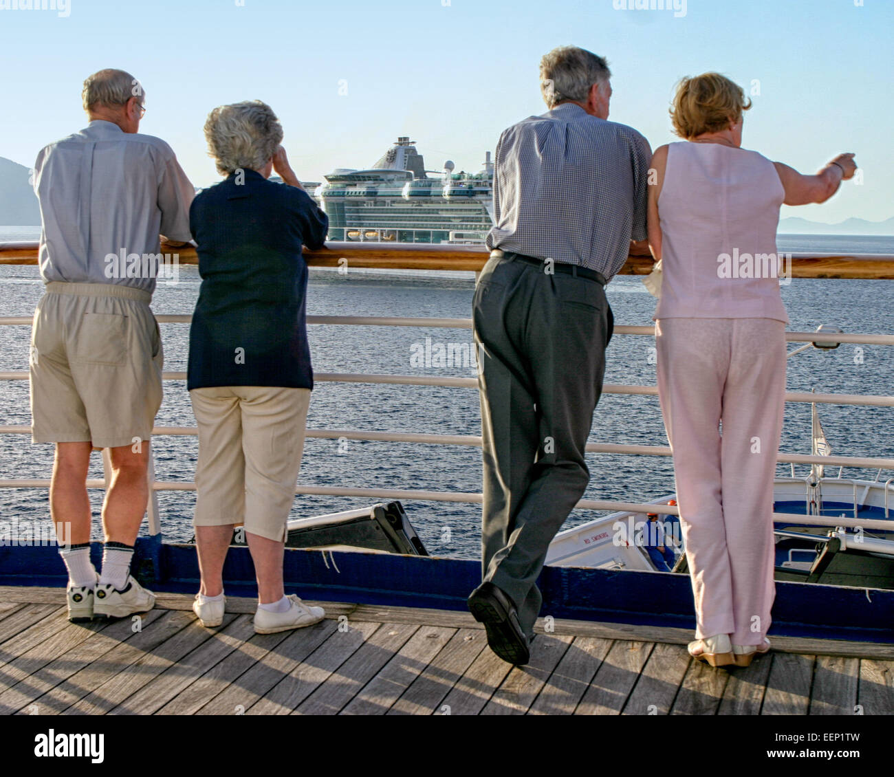 Firostefani, Santorini, Grèce. 29 Sep, 2004. Les passagers des navires ...