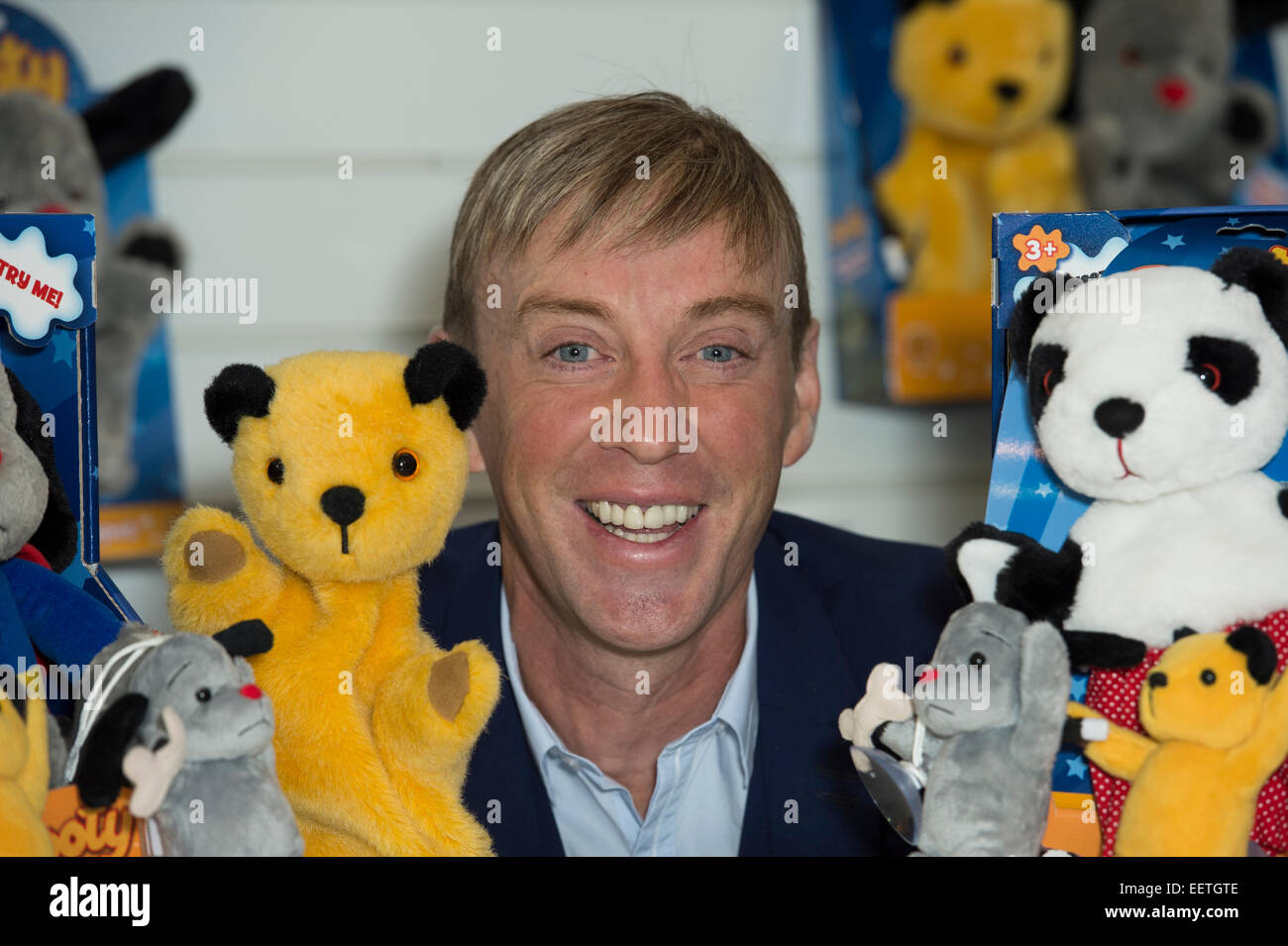 Richard Cadell, propriétaire et animateur de l'émission de suie pose au ...