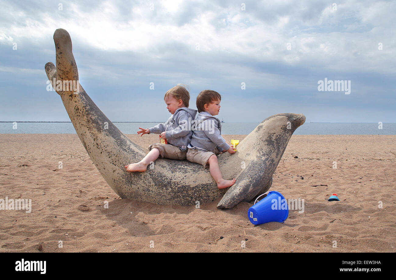 Fraternal and identical twins Banque de photographies et d’images à ...
