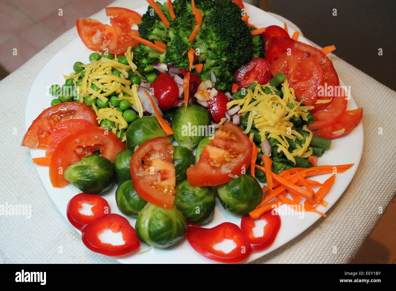 Assiette végétarienne appétissants légumes gouleyant poivre, le brocoli ...