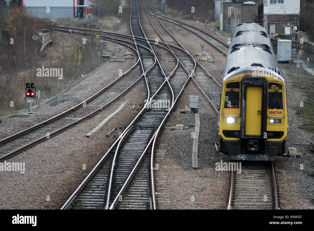 Bradford Interchange Transport gare, train qui s'approchait de la gare ...